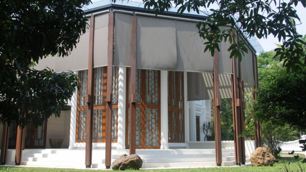 Tirai Outdoor Anti Air, Solusi untuk Tempias Hujan - 0811 630 0071